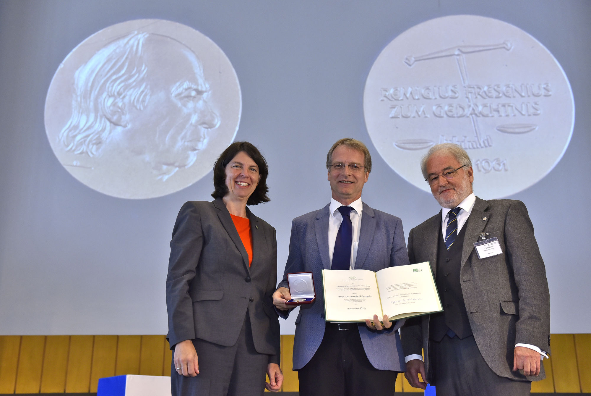 Preise und Auszeichnungen | Gesellschaft Deutscher Chemiker e.V.